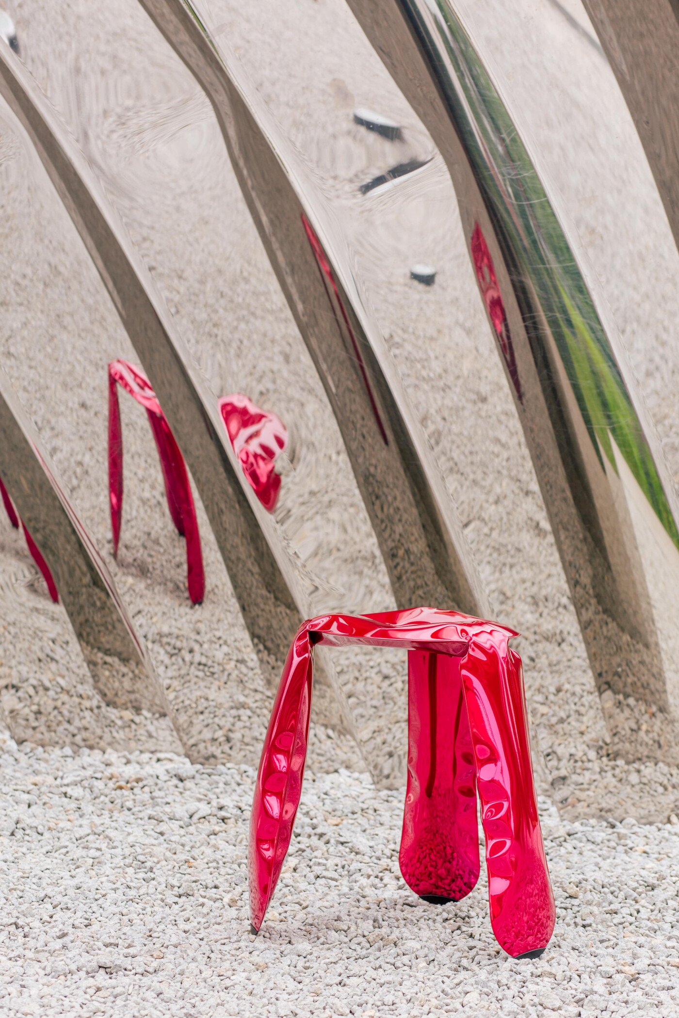 ELECTRIC MAGENTA for DESA Home - Zieta Studio